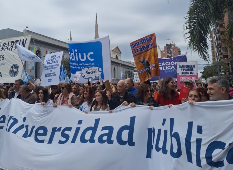 Docentes universitarios perdieron un tercio del salario desde la ...
